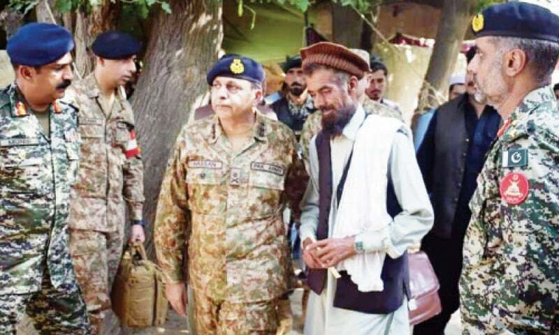 Peshawar corps commander pays tribute to fallen captain - Pakistan - DAWN.COM