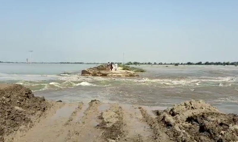 Dadu faces threat of isolation - Pakistan - DAWN.COM