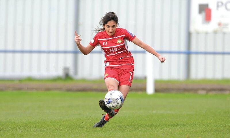 FOOTBALL: ALIVE AND KICKING - Newspaper - DAWN.COM