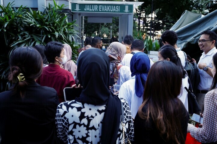 Shallow quake kills 162, injures hundreds on Indonesia’s Java island ...