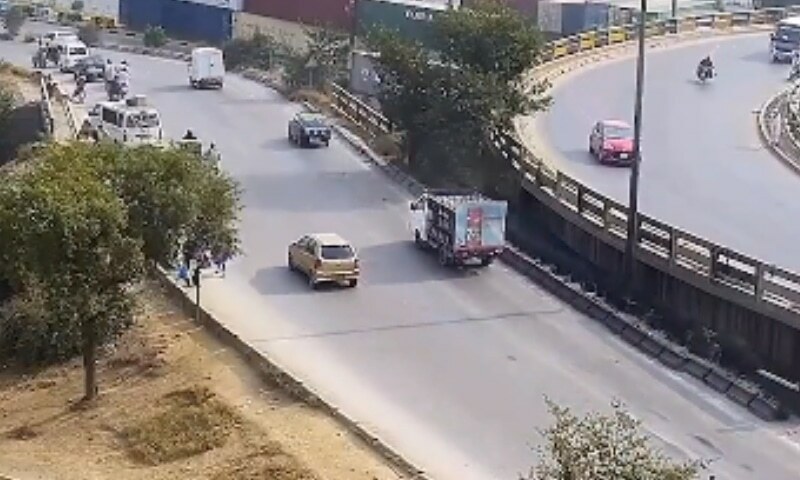 Police lift security cordon in Islamabad a day after PTI calls off long ...