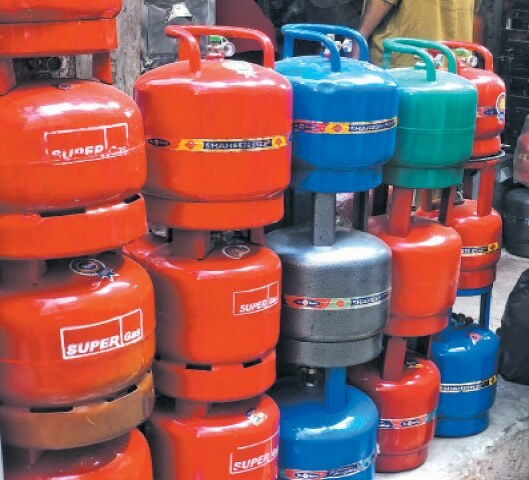 LPG cylinder dealers playing with fire - Newspaper - DAWN.COM