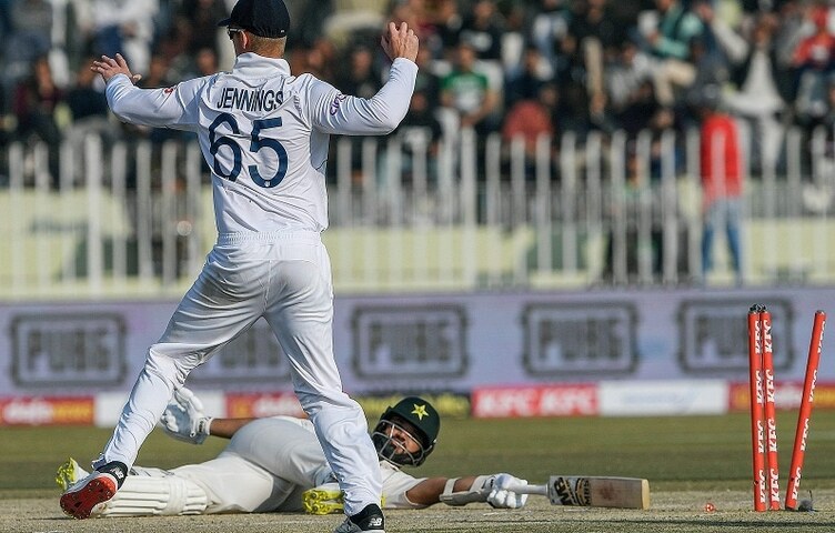Pindi Test: Pakistan keep themselves in ‘dark ages’, brave England ...