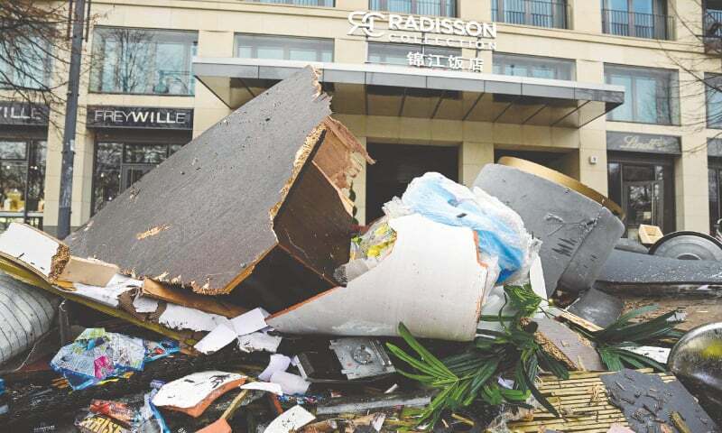 1,500 fish die as huge Berlin aquarium bursts - Newspaper - DAWN.COM