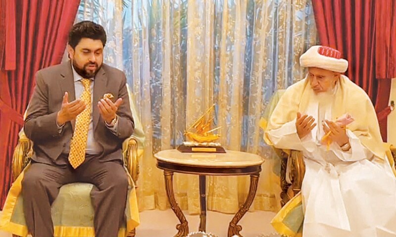 Governor calls on Bohra community leader - Newspaper - DAWN.COM