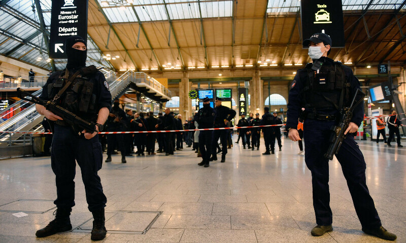 Six wounded in Paris train station stabbing attack - World - DAWN.COM