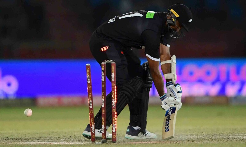 Conway hits hundred as New Zealand thump Pakistan to level series ...