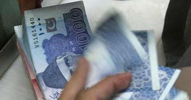 Fake currency notes recovered from private bank in Peshawar - Pakistan ...