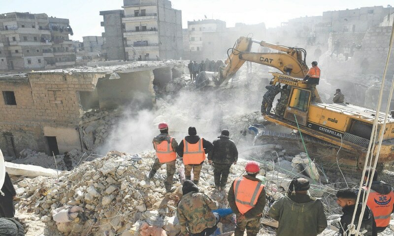 Building collapse in war-damaged Aleppo kills 16 - Newspaper - DAWN.COM