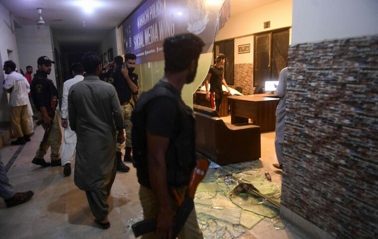 Police compound cleared as terror revisits Karachi - Pakistan - DAWN.COM