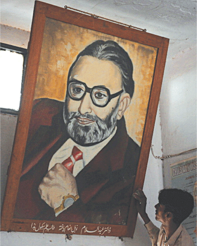 A pupil remembers the guiding hand of Dr Salam - Newspaper - DAWN.COM