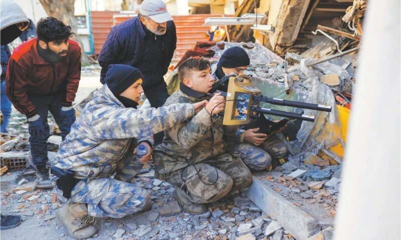 Pakistan sends more aid as quake toll close to 26,000 - Newspaper ...