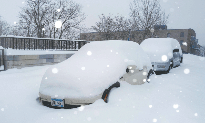 Heavy snow snarls travel as winter storms hit US - Newspaper - DAWN.COM