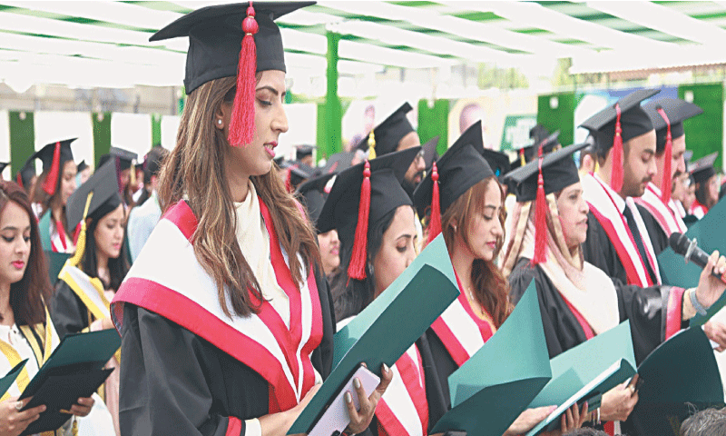 Degrees awarded to 842 students at ZU convocation - Newspaper - DAWN.COM