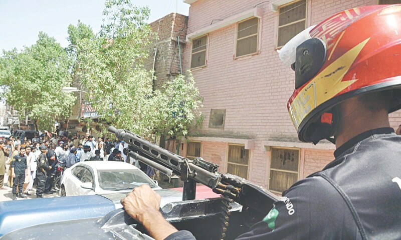 Clashes mar re-polling in two UCs of Hyderabad - Newspaper - DAWN.COM