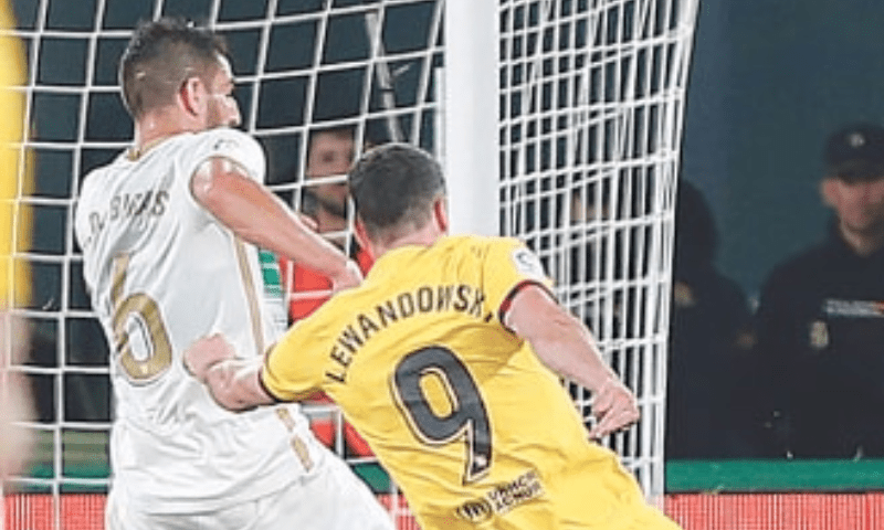 Lewandowski double helps Barcelona thrash Elche - Sport - DAWN.COM