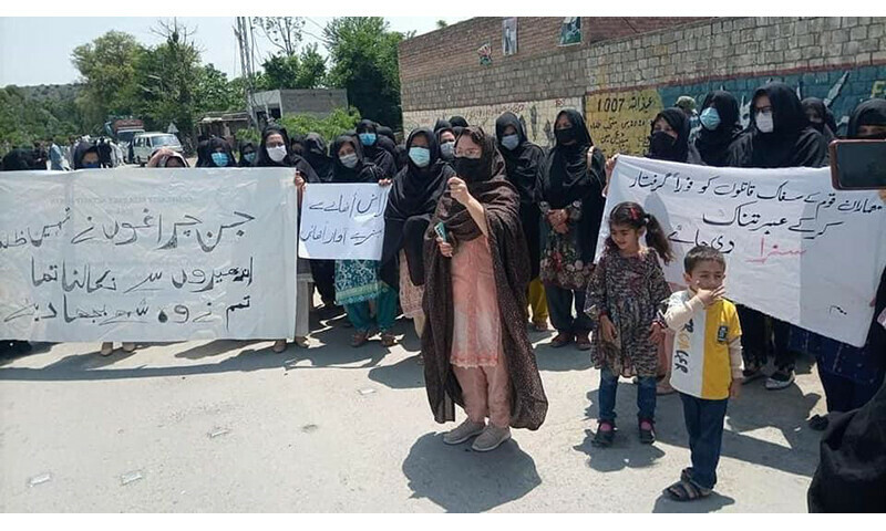 Protests as Parachinar reels from killings of 8 people - Pakistan ...