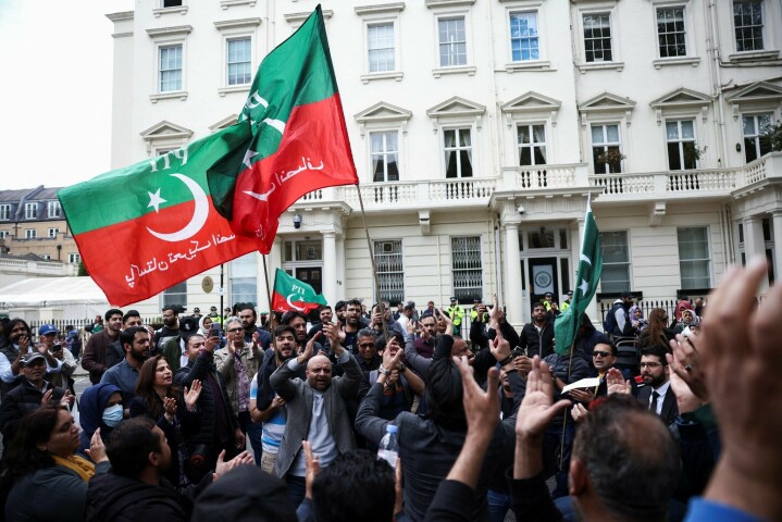 PTI supporters stage protest outside Pakistan High Commission in London ...