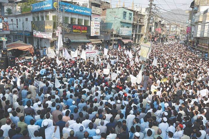 PTI workers hold rallies in support of judiciary in KP - Pakistan ...