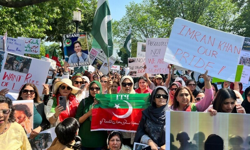 Hundreds of PTI supporters protest outside White House - World - DAWN.COM