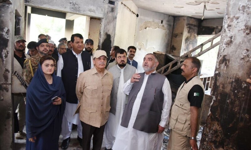 PHOTOS: PM Shehbaz visits Radio Pakistan building in Peshawar - DAWN.COM