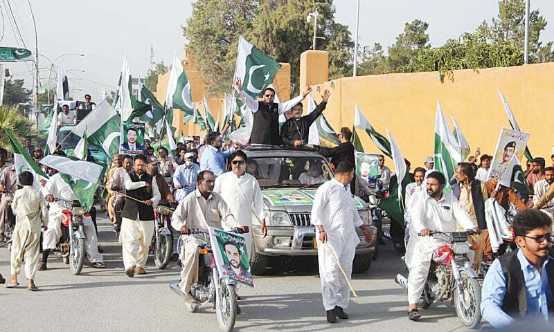 No mercy for May 9 rioters, PM tells martyrs’ families - Pakistan ...