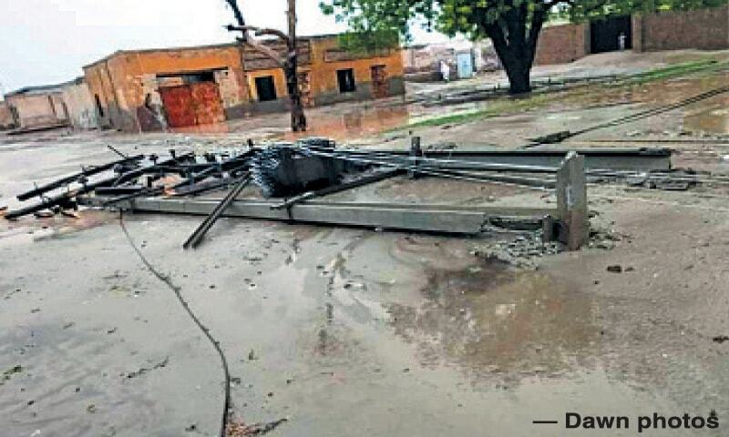 Heavy hailstorm, rain lash districts of south Punjab - Newspaper - DAWN.COM