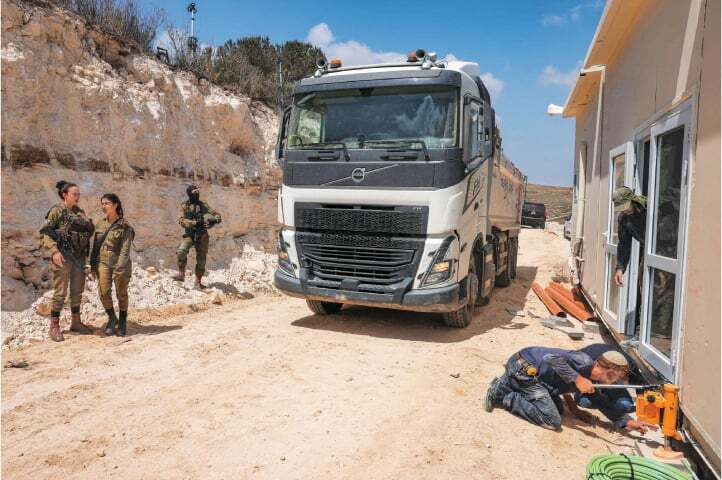 Israeli forces kill Palestinian intelligence officer - Newspaper - DAWN.COM