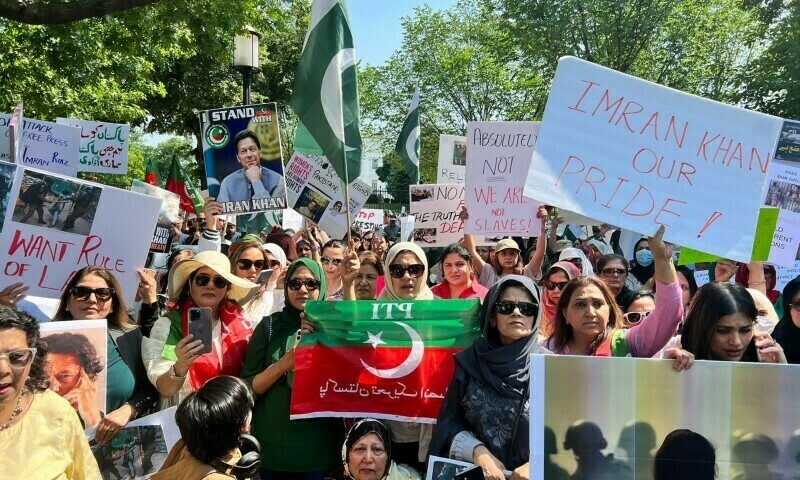 PTI supporters scramble to win favour with US - World - DAWN.COM