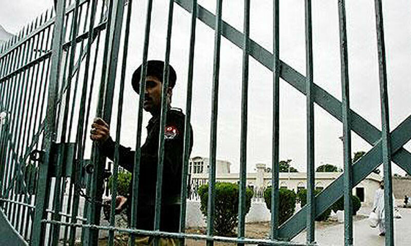 Faisalabad jail superintendent, his deputy suspended: Two prisoners ...