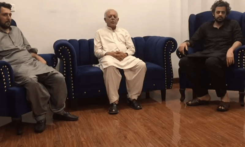 Ex-ministers Ghulam Sarwar, Humayun Akhtar quit PTI - Pakistan - DAWN.COM