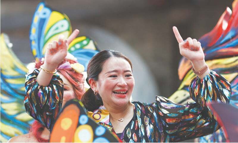 Thai leaders attend Pride parade, promising gender identity rights ...