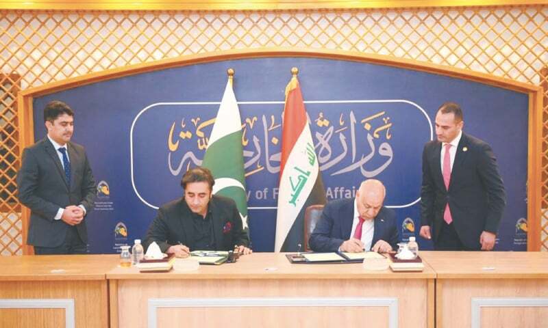 Pakistan, Iraq ink MoU on visa-free travel - Pakistan - DAWN.COM