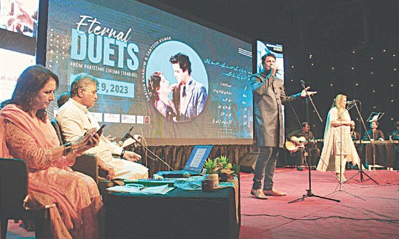 Music lovers enthralled by delightful duets - Newspaper - DAWN.COM