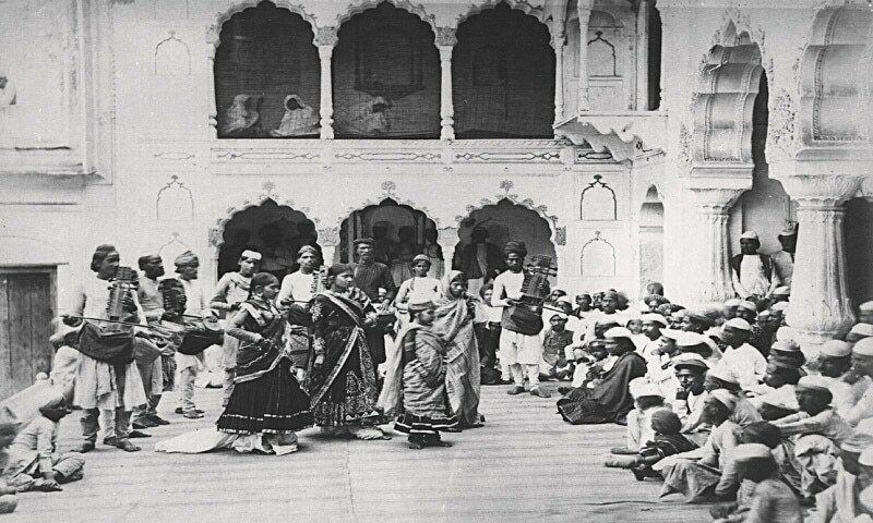 HISTORY: WHERE DID THE TAWAIFS GO? - Newspaper - DAWN.COM
