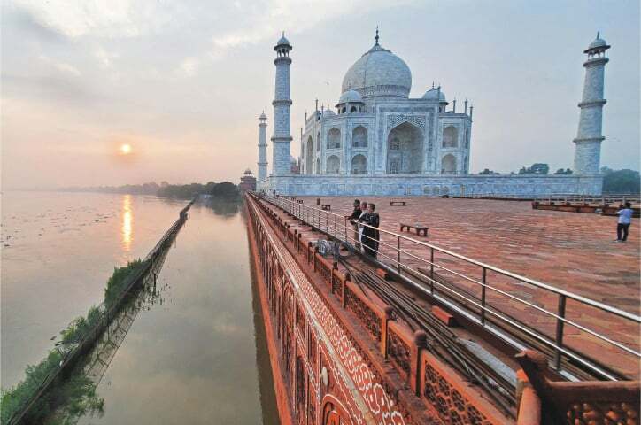 Yamuna laps Taj Mahal walls after unusually heavy rain - Newspaper ...