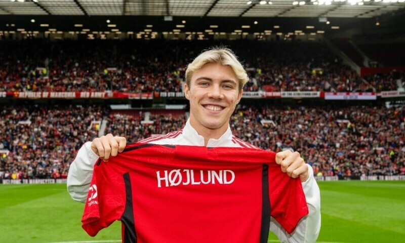 United sign Danish striker Hojlund from Atalanta - Sport - DAWN.COM