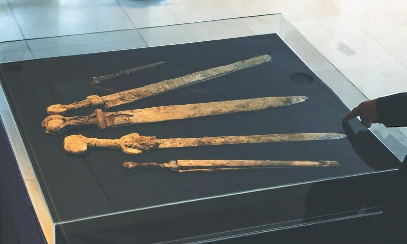 Roman-era weapons found inside cave in Judean desert - Newspaper - DAWN.COM