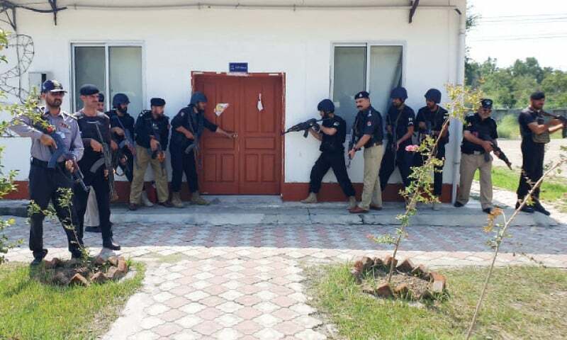 Swabi police hold mock exercise - Newspaper - DAWN.COM