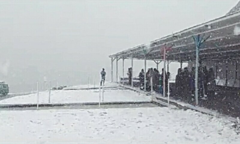 Hilly areas of KP receive first pre-winter snowfall - Pakistan - DAWN.COM