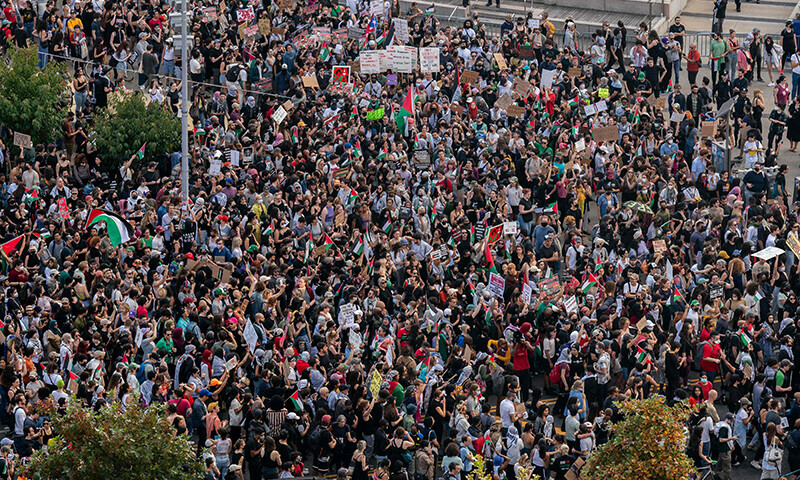 Thousands of pro-Palestinian protesters march in New York - DAWN.COM