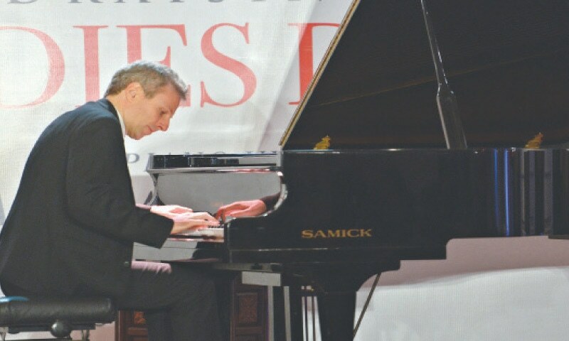 Zecchini hits the right chords at fundraiser - Newspaper - DAWN.COM