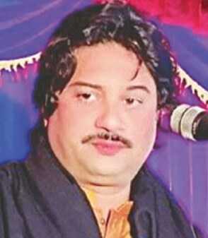 Folk singer, two brothers among seven die on road - Newspaper - DAWN.COM