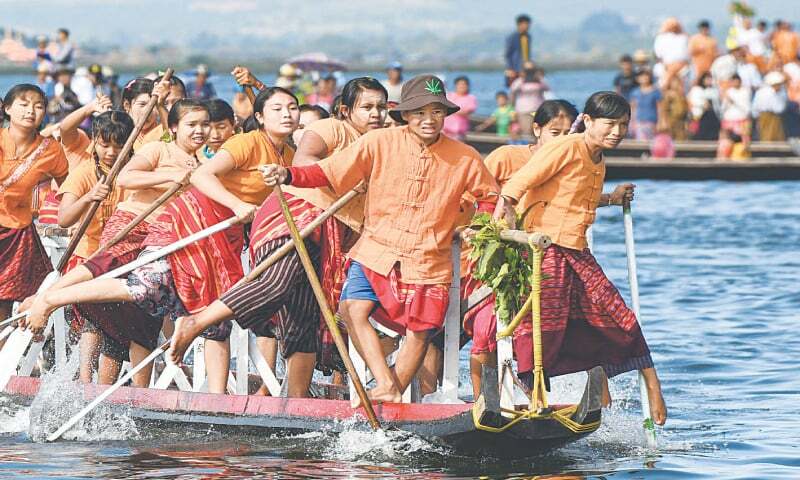 Myanmar boat festival’s return brings joy and sorrow - Newspaper - DAWN.COM