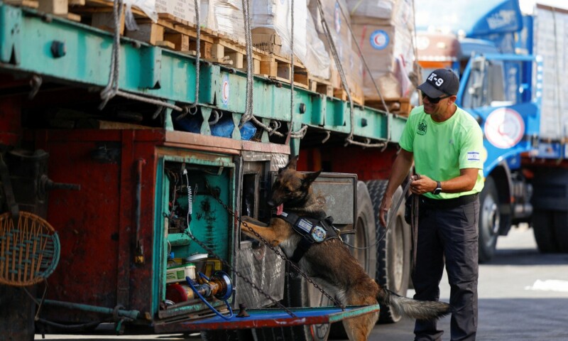 PHOTOS: Israel inspects humanitarian aid trucks headed for Gaza at ...