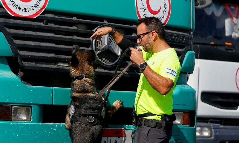 PHOTOS: Israel inspects humanitarian aid trucks headed for Gaza at ...