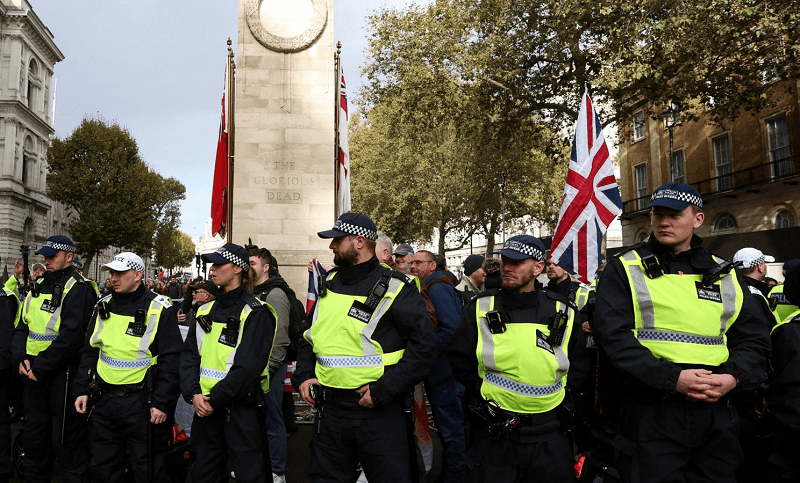 UK police out in force for ‘tense’ pro-Palestinian march - DAWN.COM