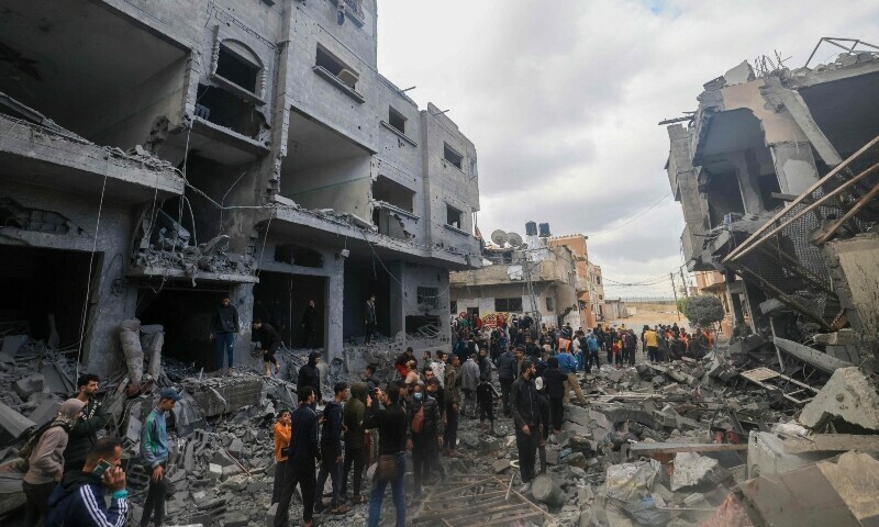 PHOTOS: Several injured as Israeli strikes on Rafah continue - DAWN.COM