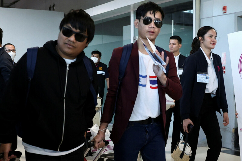 PHOTOS: First batch of Thai hostages arrive in Bangkok after release - DAWN.COM