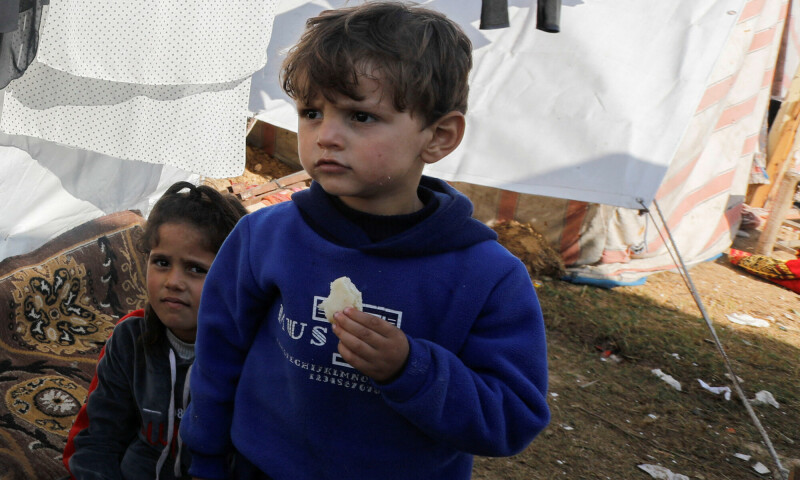PHOTOS: Displaced Palestinian children in camps as Israeli strikes ...